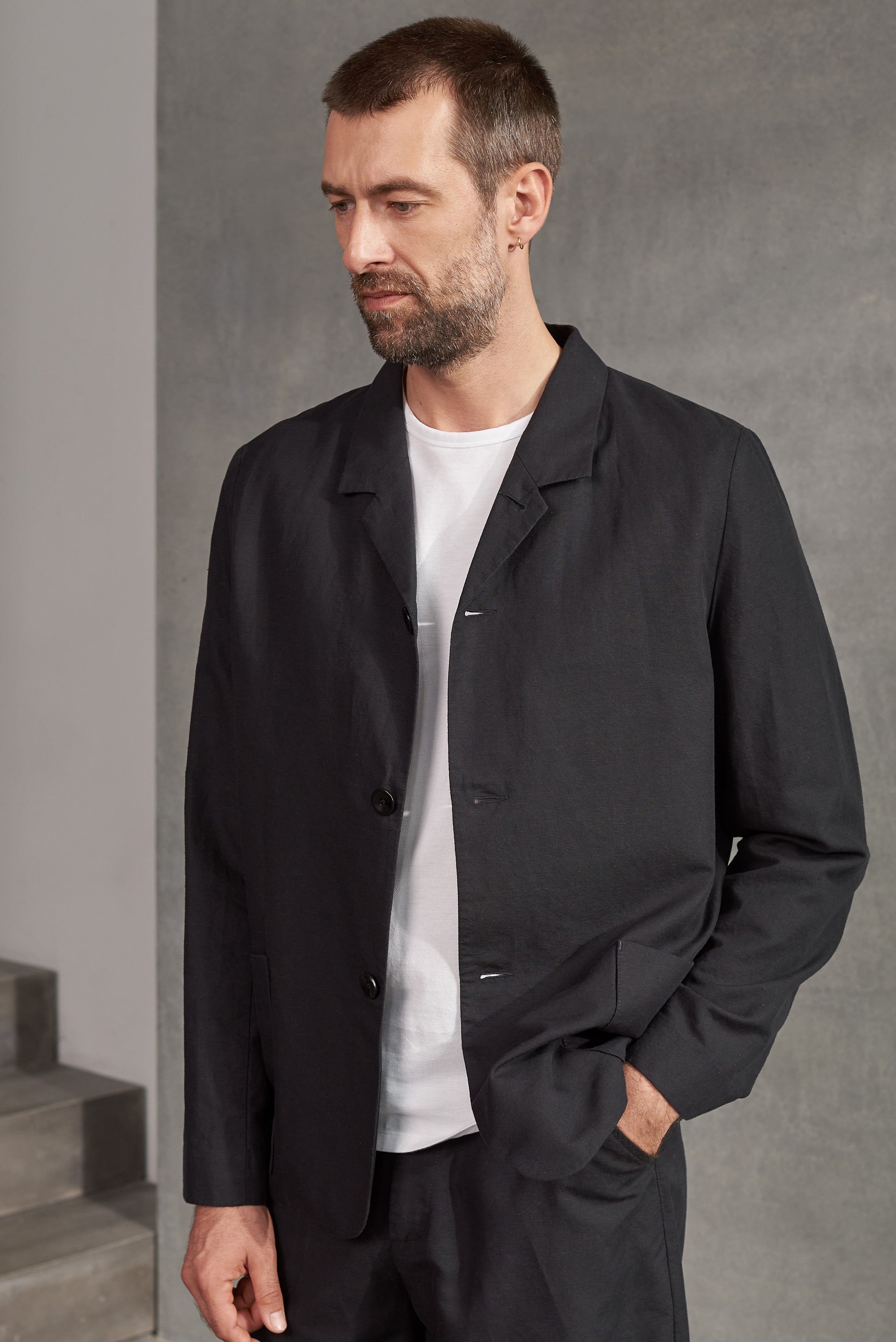Unconstructed linen-blend jacket Elmar in black – About Companions