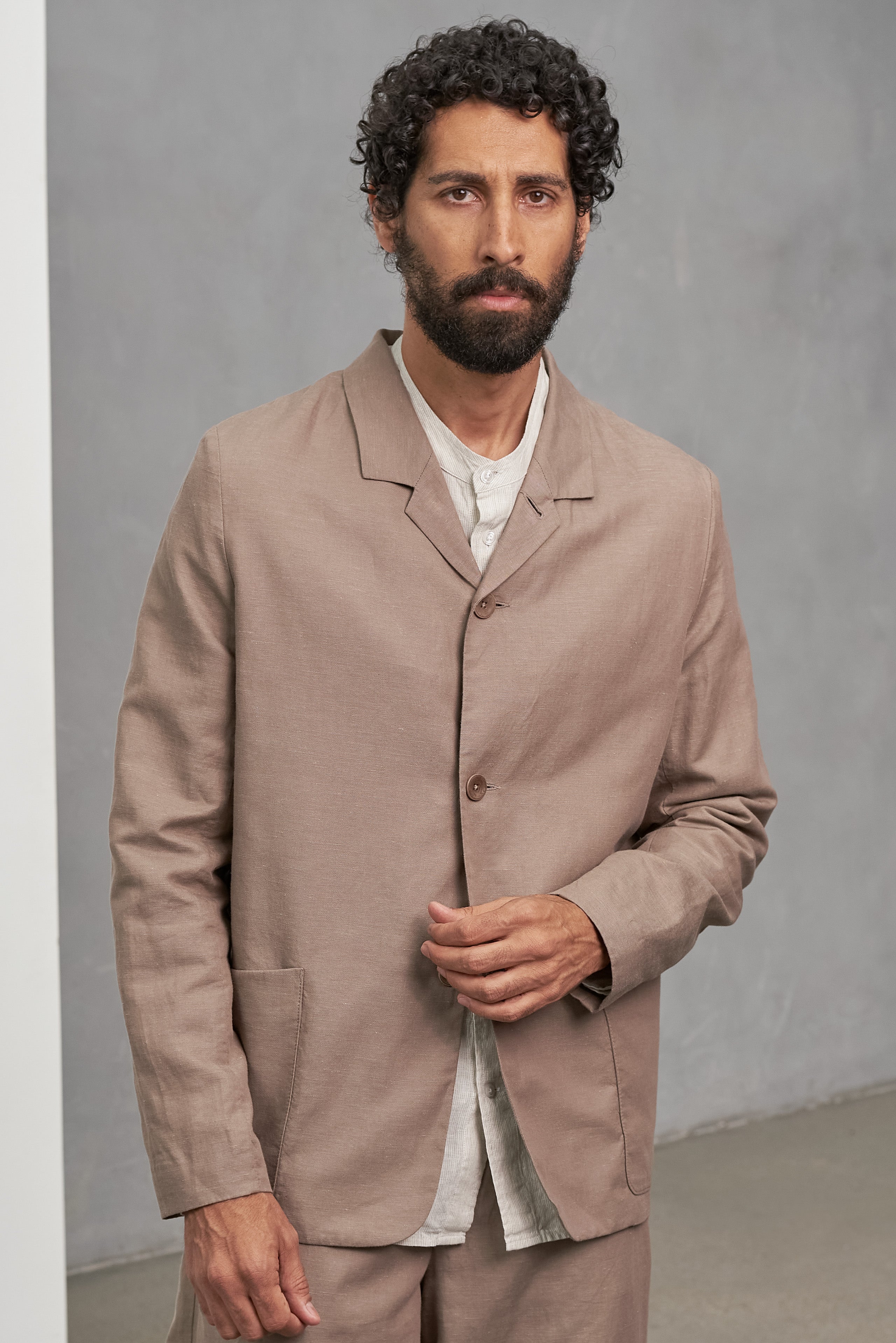 Unconstructed linen-blend jacket Elmar in walnut – About Companions
