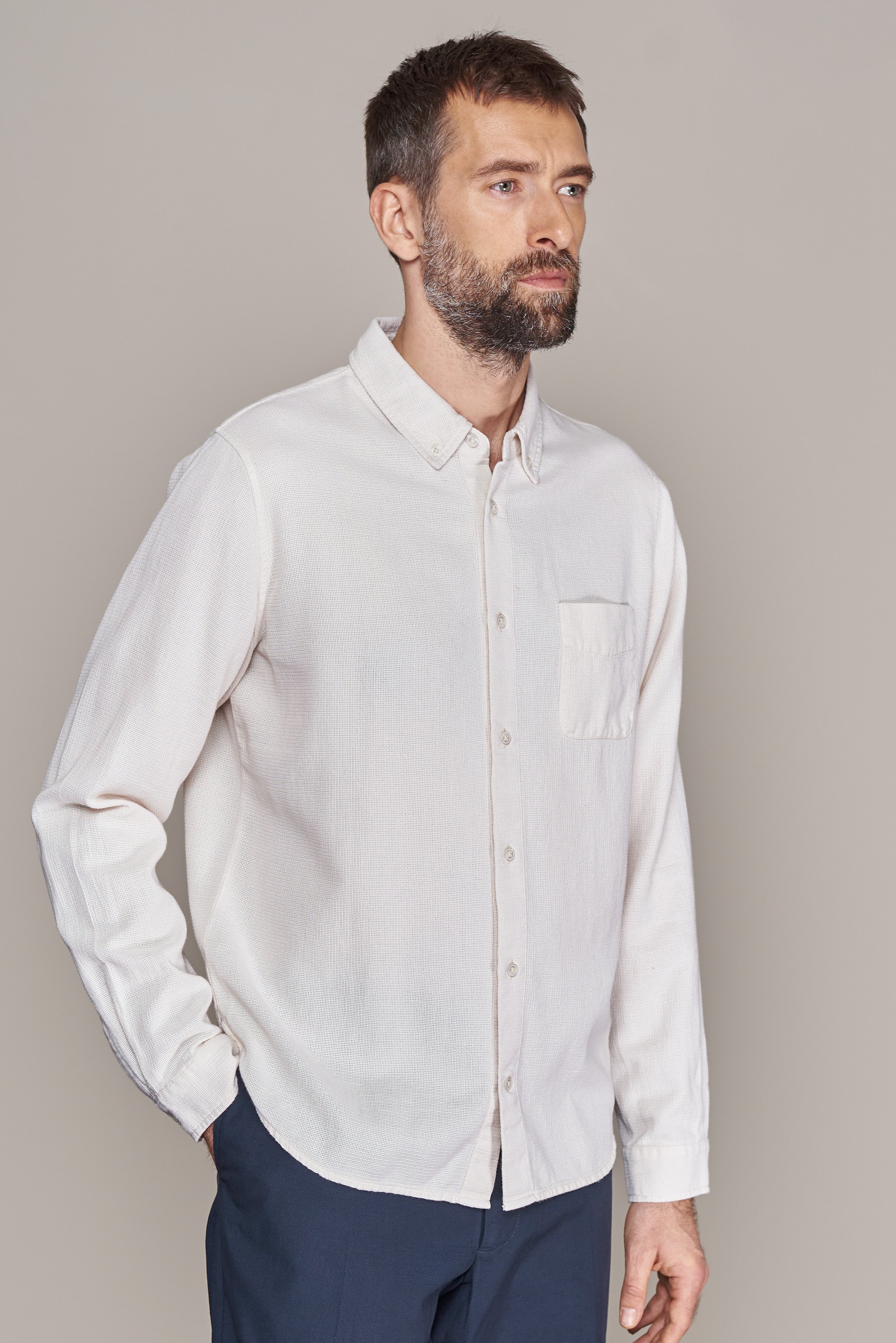 Breezy button-down shirt Ken in ecru – About Companions